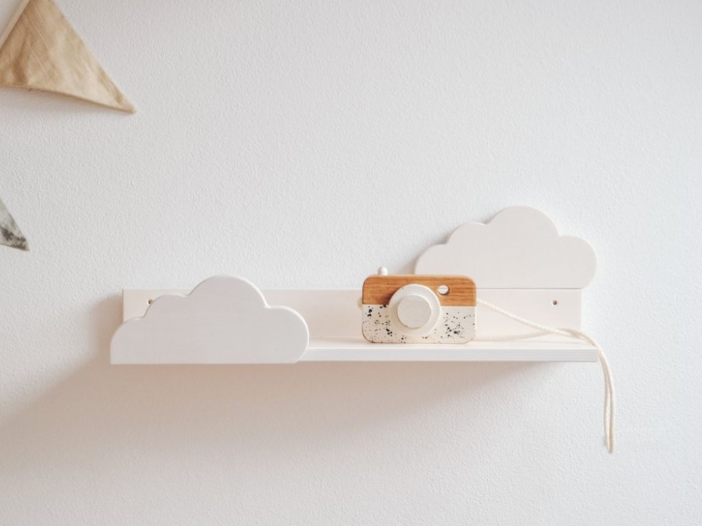 Nástěnná police MRAK do dětského pokoje